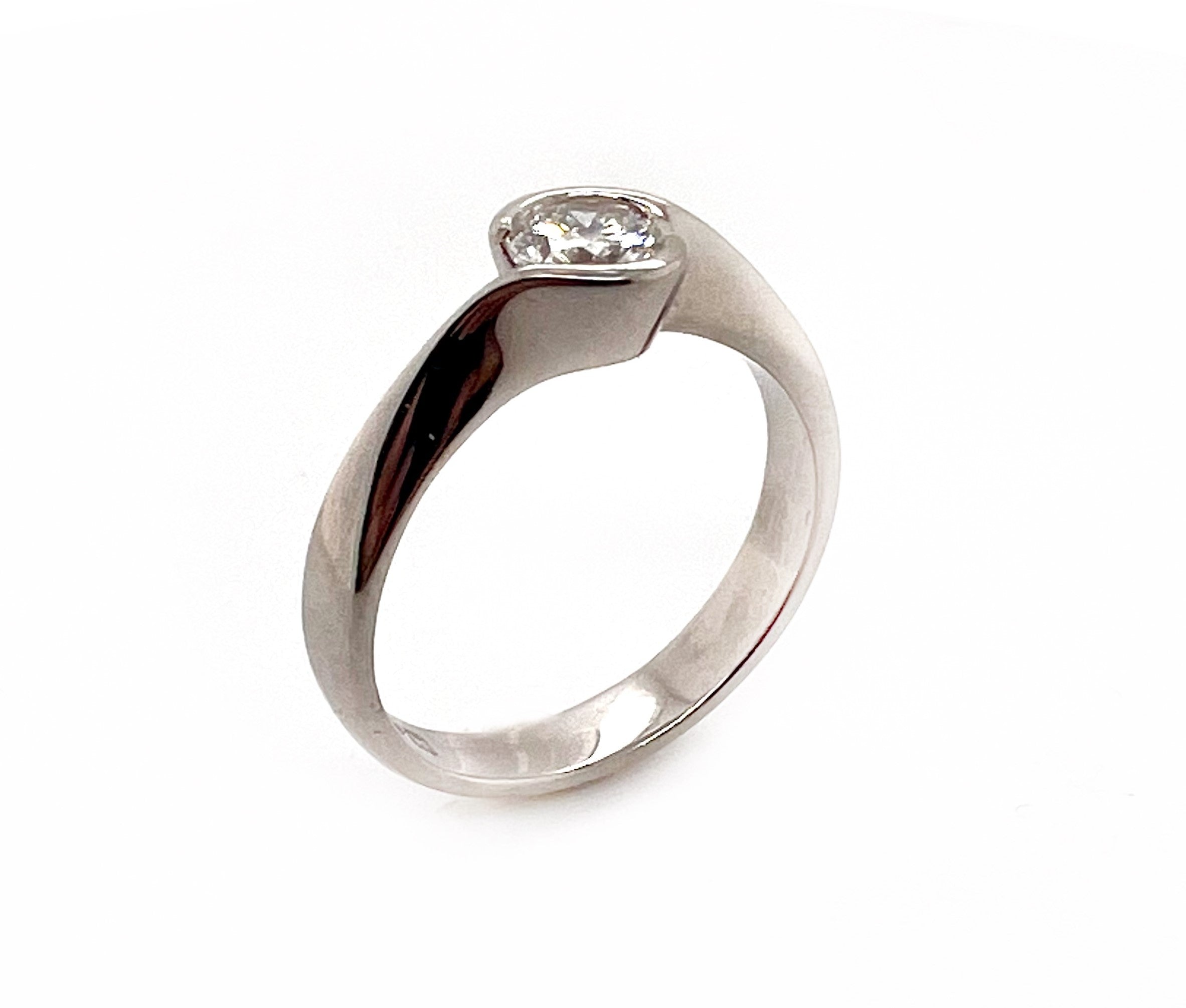 Bezel Sweep Ring – Haab Designer Jewellers